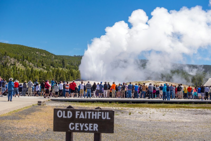 Old Faithful, Yellowstone - A Complete Guide - Discovering Montana