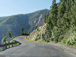 A Guide To The Grand Loop Road, Yellowstone National Park - Discovering ...