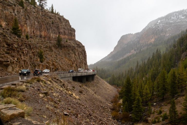 A Guide To The Grand Loop Road, Yellowstone National Park - Discovering ...