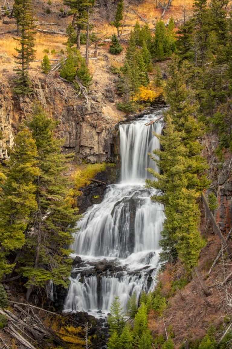 A Guide To The Grand Loop Road, Yellowstone National Park - Discovering ...