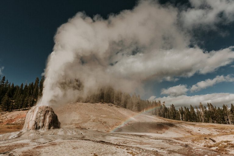 The 9 Best Geysers in Montana, Wyoming & Yellowstone - Discovering Montana