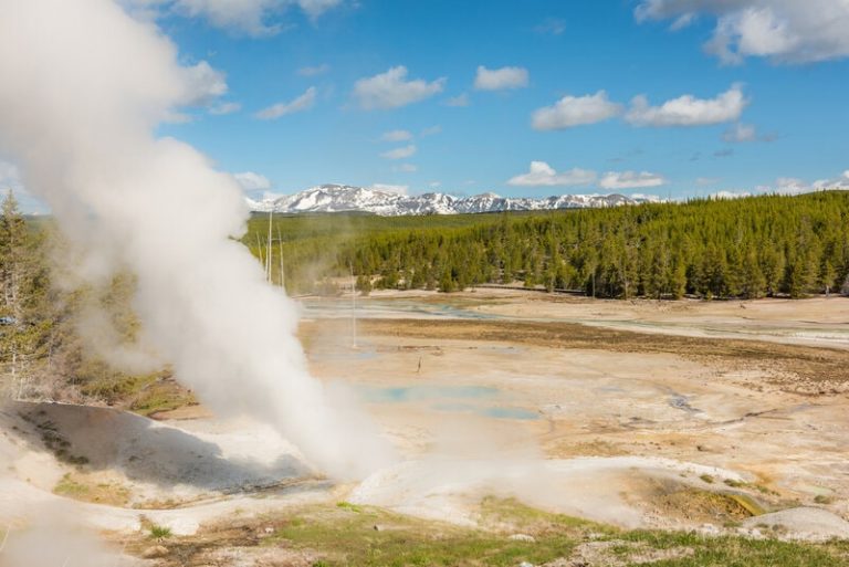 The 9 Best Geysers in Montana, Wyoming & Yellowstone - Discovering Montana