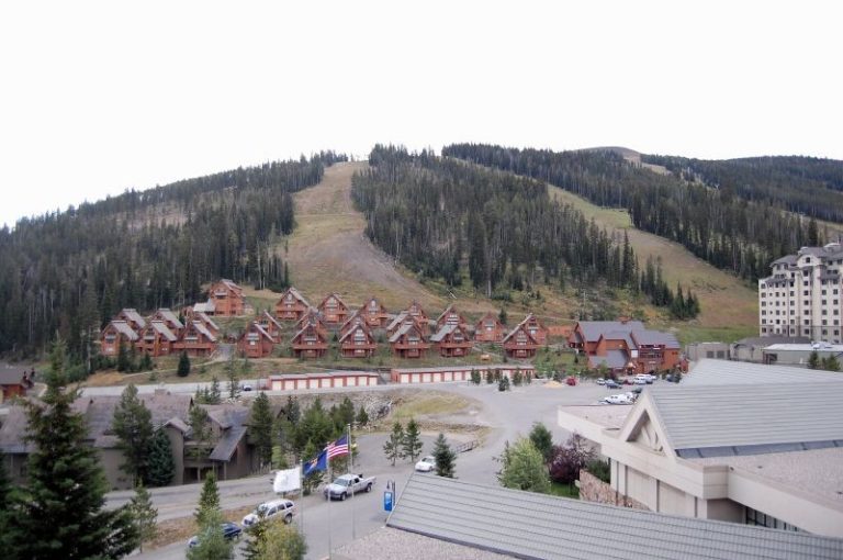 The 11 Best Yellowstone Resorts - Discovering Montana