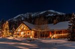 The 11 Best Yellowstone Resorts - Discovering Montana
